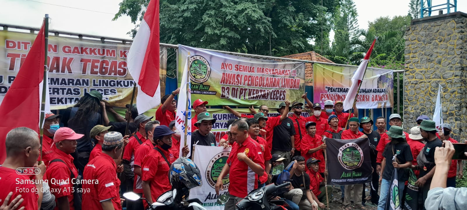 Eks Karyawan PT. Kertas Leces Probolinggo beraksi Demo Perihal Limbah ...